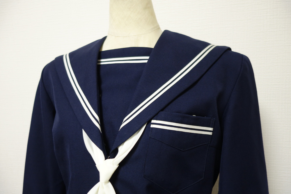 制服市場 - [不明] 882 白リボン付 前ファスナー冬セーラー上下 W63
